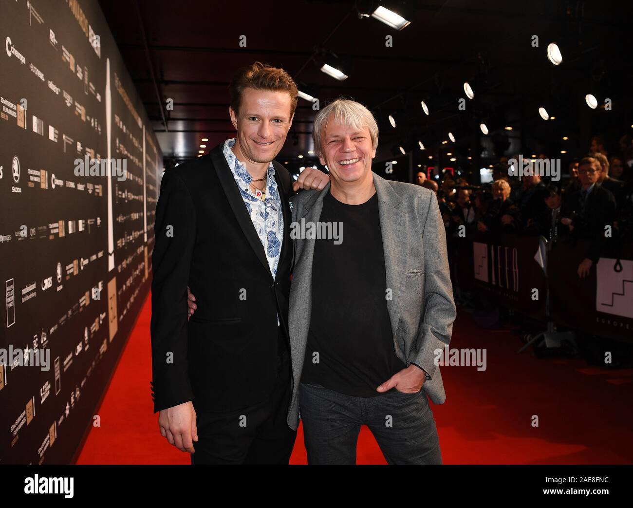 Berlin, Germany. 07th Dec, 2019. Actor Alexander Scheer (l) and ...