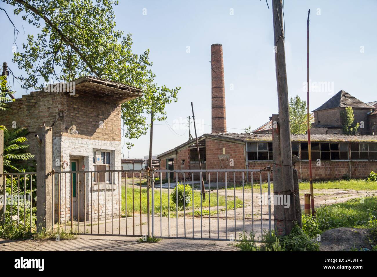 Ruin brick factory hi-res stock photography and images - Alamy