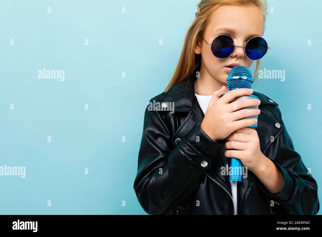 Child interview mic hi-res stock photography and images - Alamy