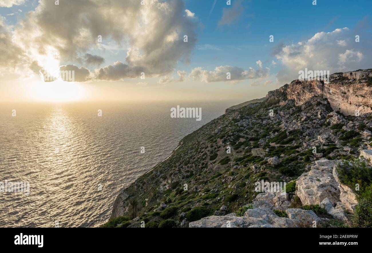 Round cliffs hi-res stock photography and images - Alamy