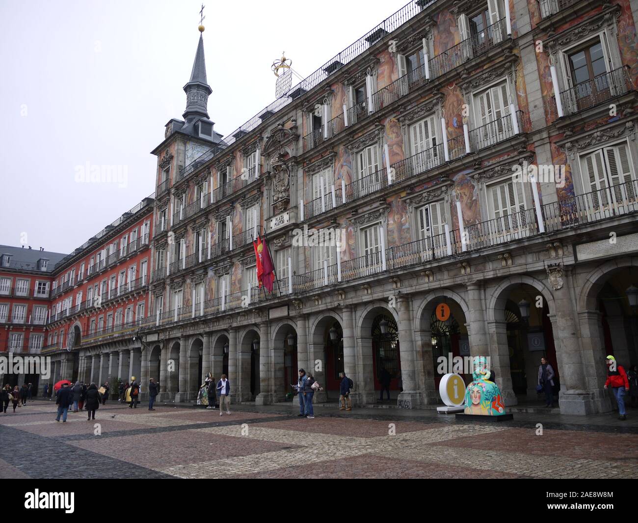 The grand square hi-res stock photography and images - Alamy