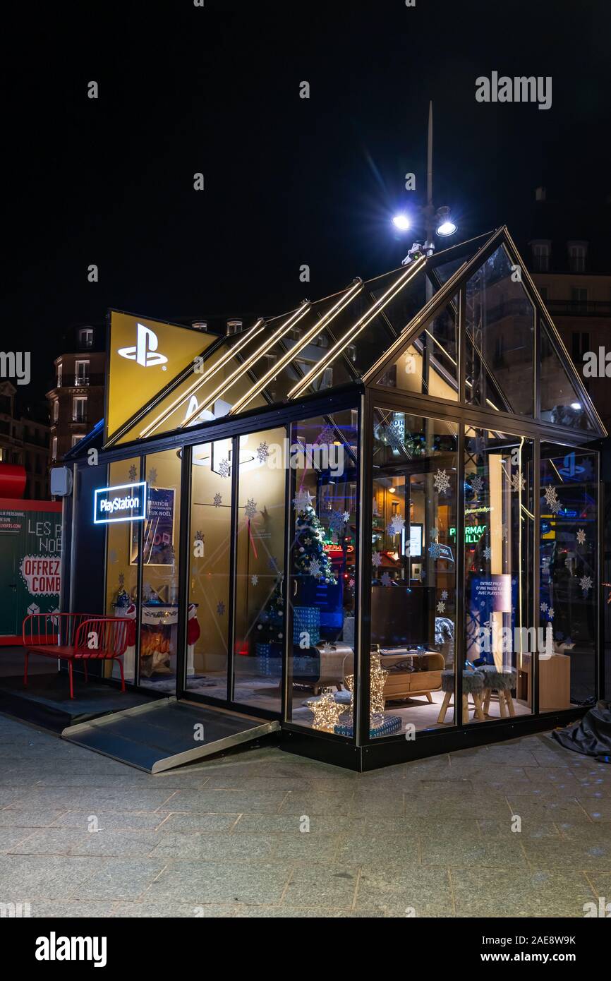 Paris, France - December 4, 2019: Christmas Pop-up glass store of see ...