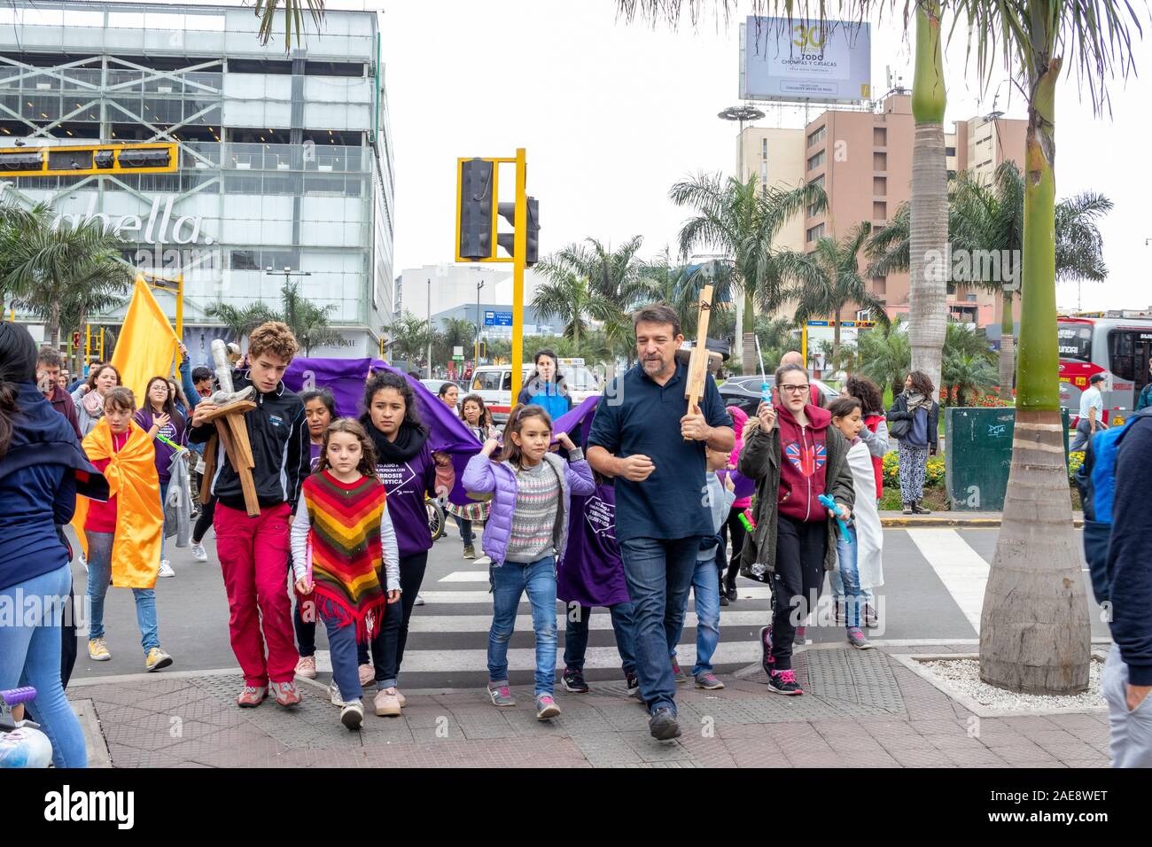 Peruvian women and children hi-res stock photography and images - Alamy
