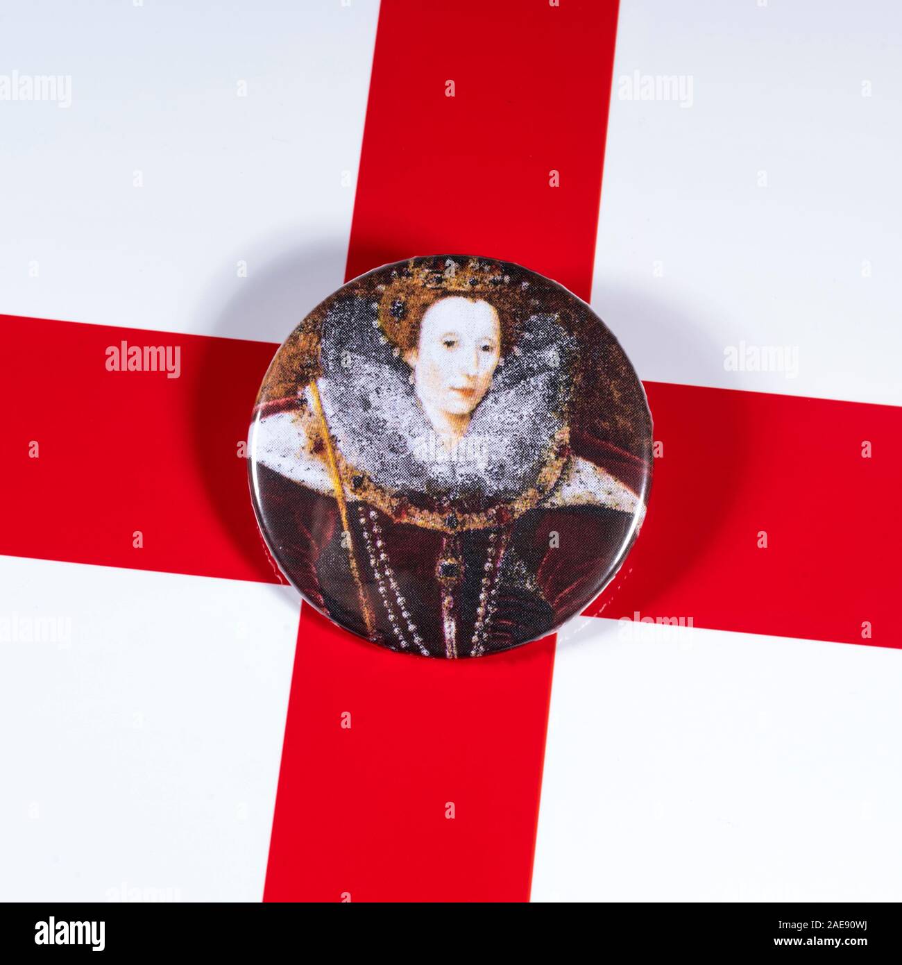 Queen elizabeth royal insignia uk hi-res stock photography and images ...