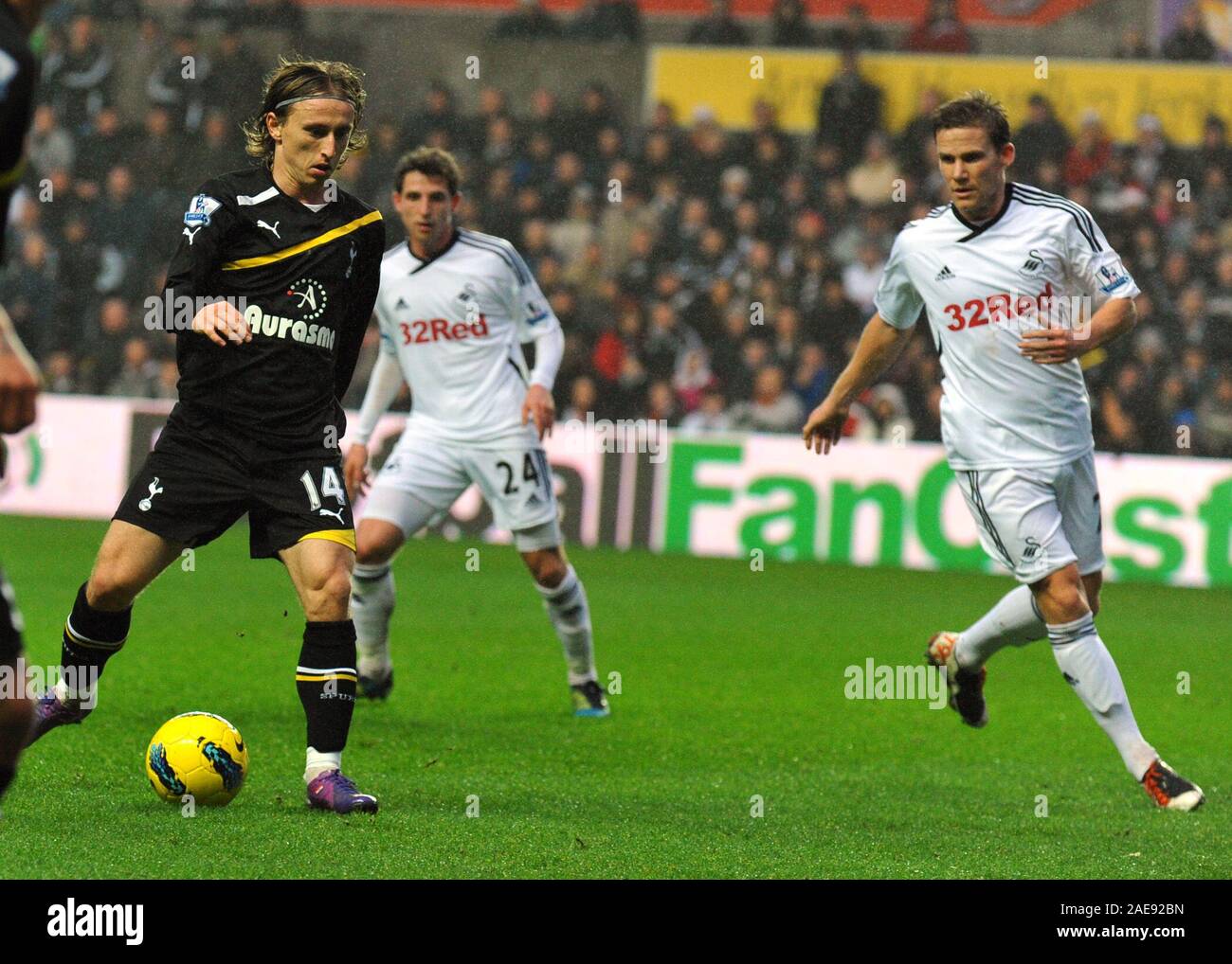 Luka modric tottenham hi-res stock photography and images - Alamy