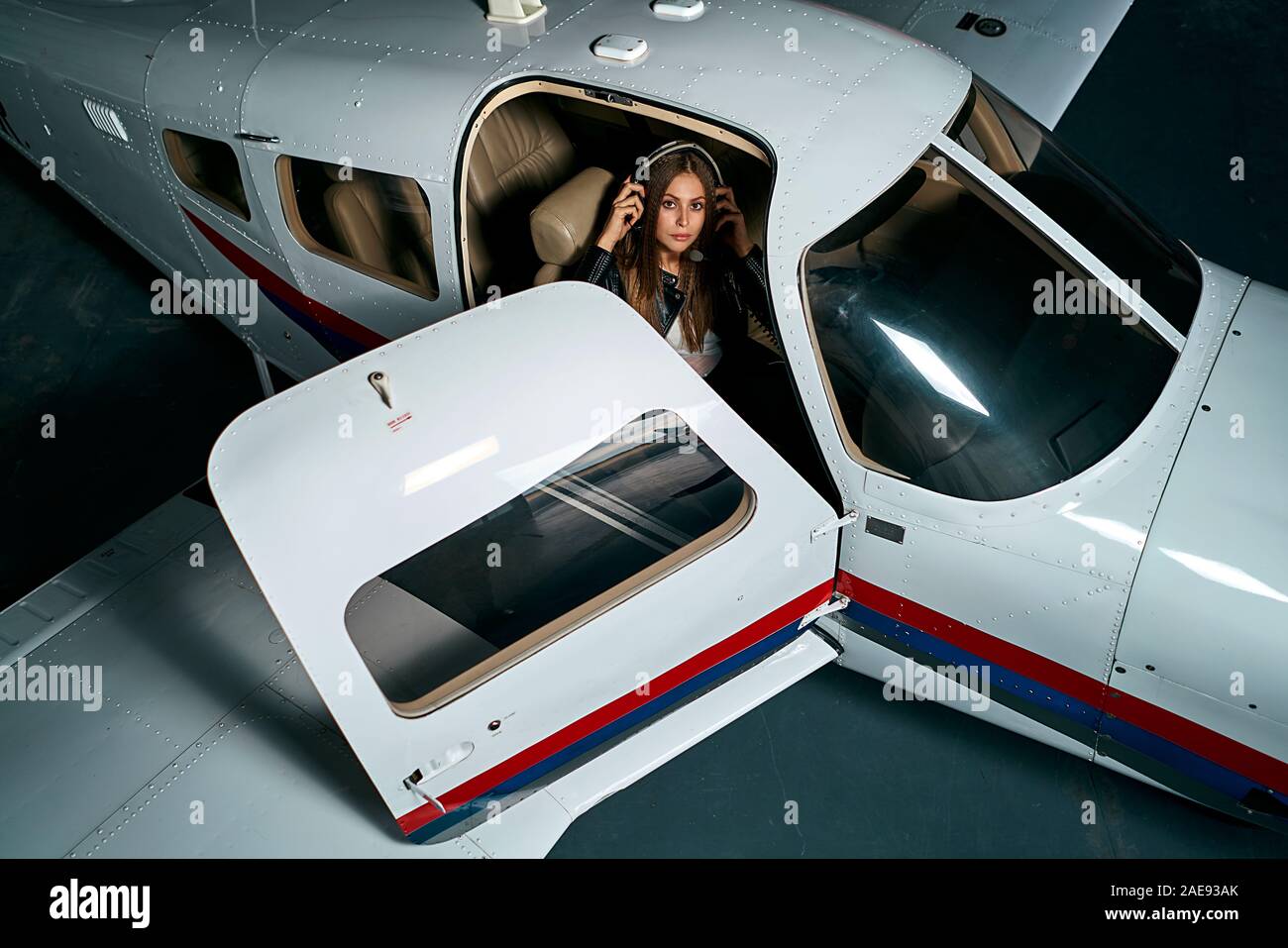 Female pilot captain plane hi-res stock photography and images - Alamy