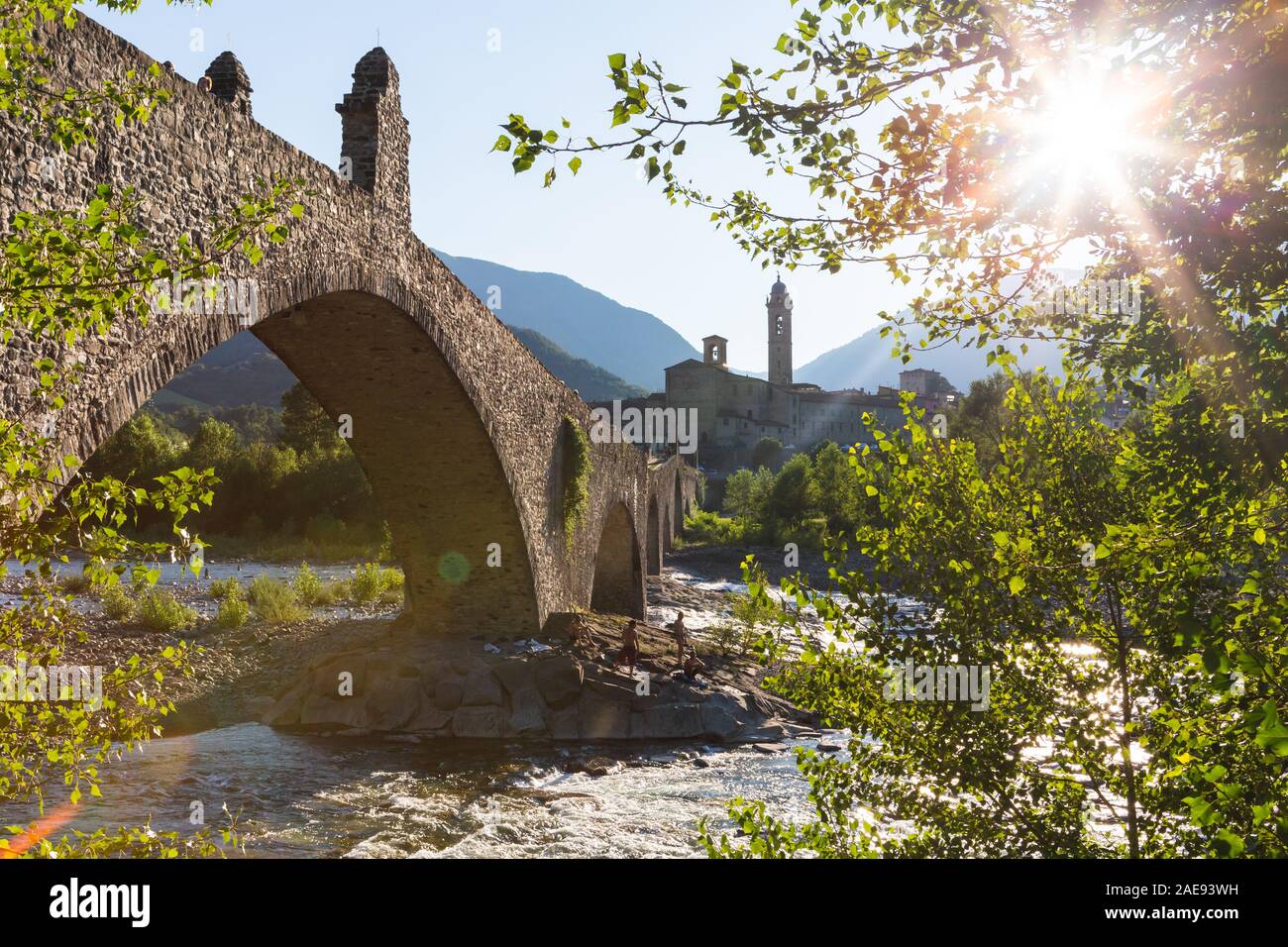 The old hunch-backed Bridge over the Trebbia river, Bobbio, Piacenza ...