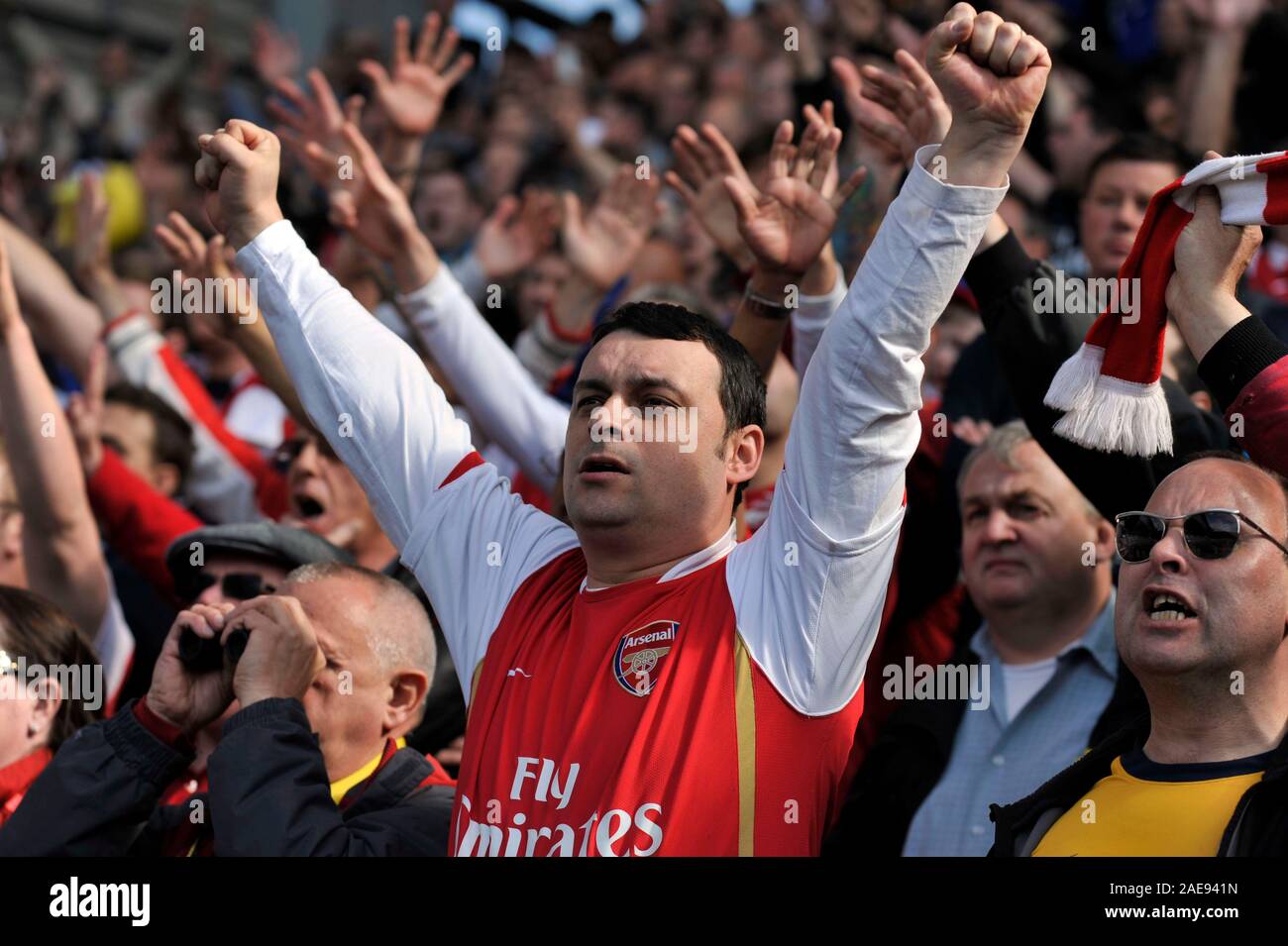 Arsenal fans hi-res stock photography and images - Alamy