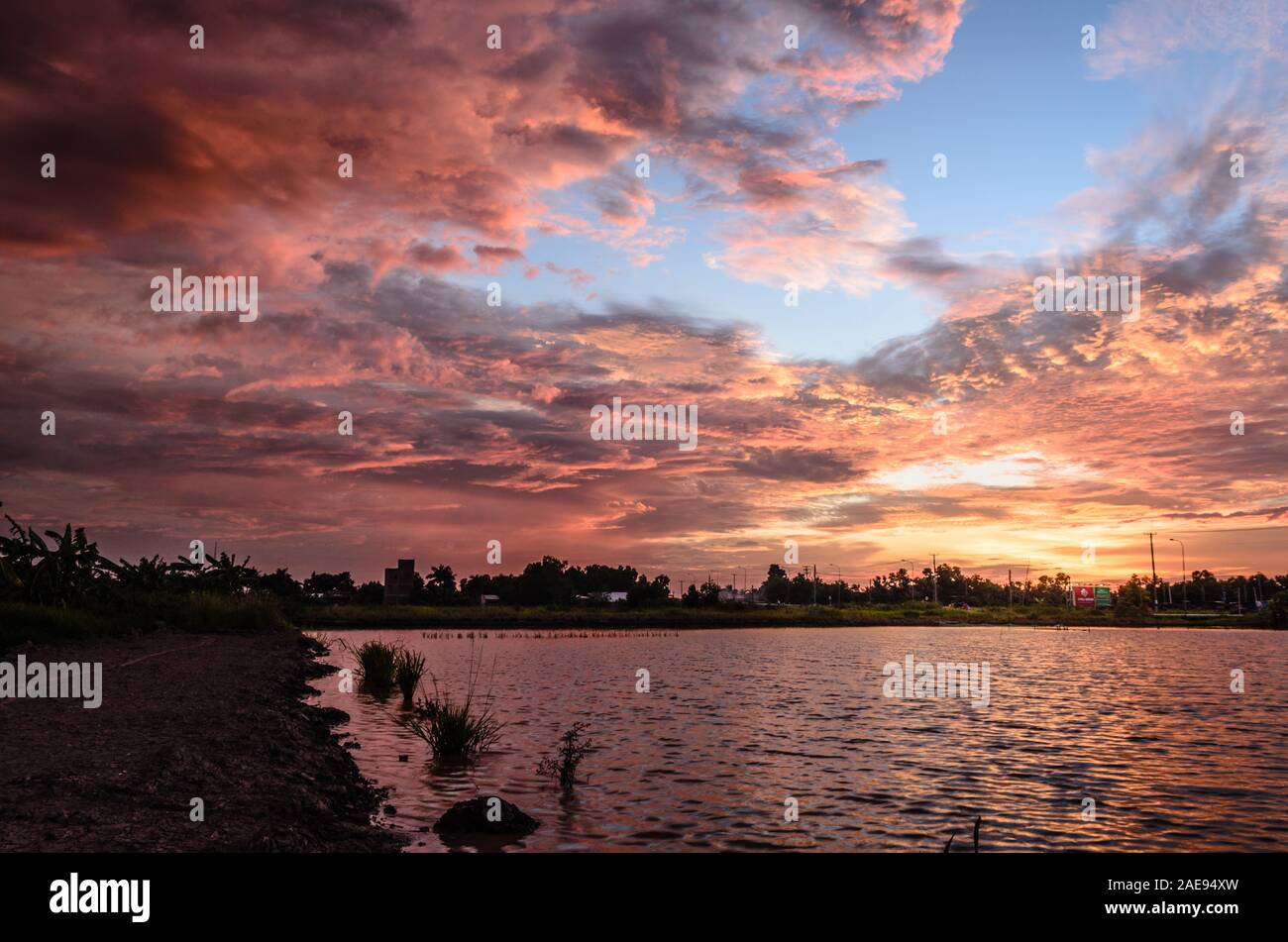 6 pm sunset hi-res stock photography and images - Alamy
