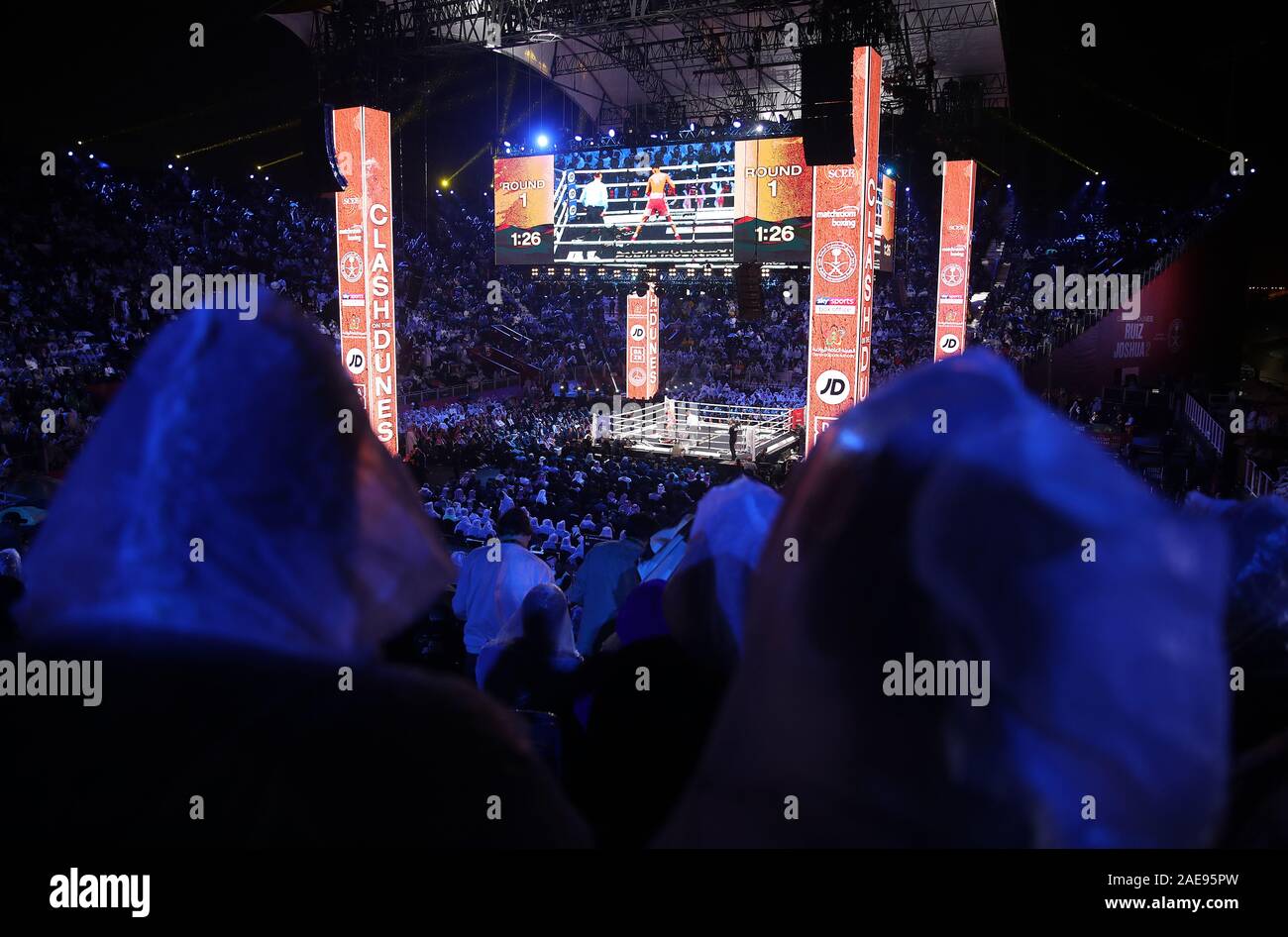 Boxing fans shelter hi-res stock photography and images - Alamy