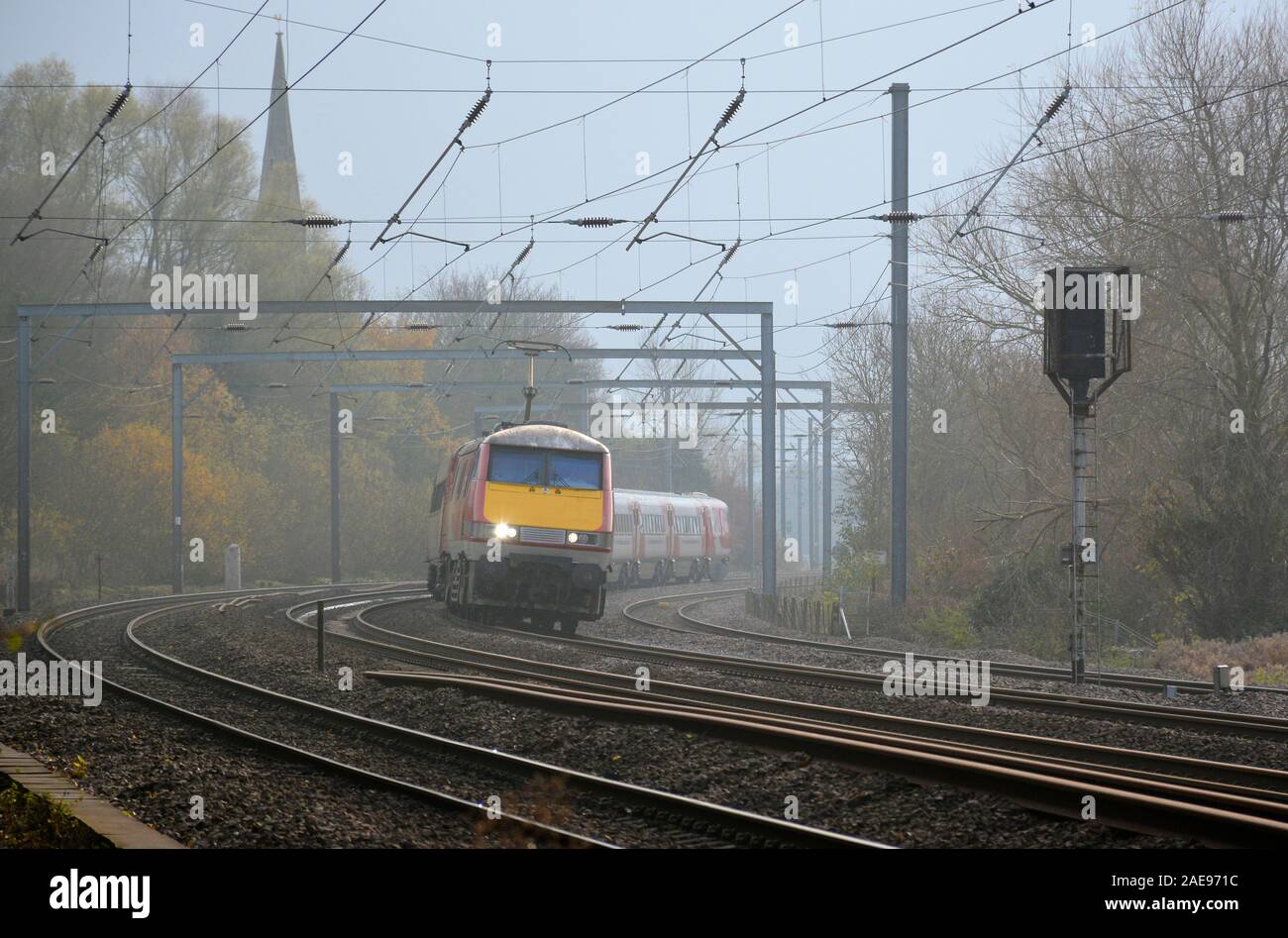 LNER Class 91 91116 express train storms past Offord Cluny on the East ...