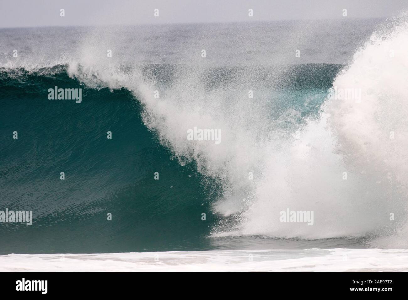 Wave breaking on beach hi-res stock photography and images - Alamy