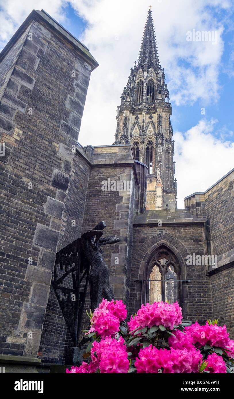 Flowering shrub bronze sculpture statue Weiblicher Engel Female angel ...