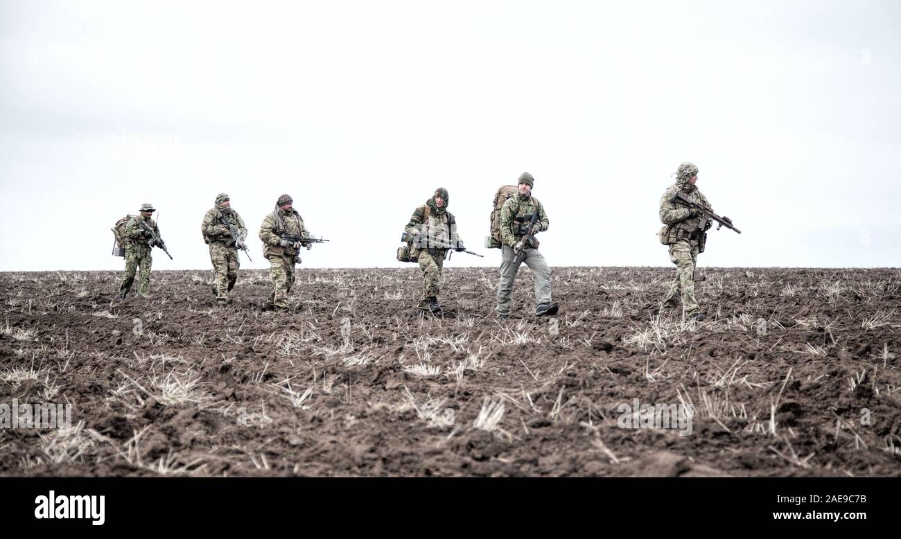 Special forces soldiers weapon walk hi-res stock photography and images - Alamy