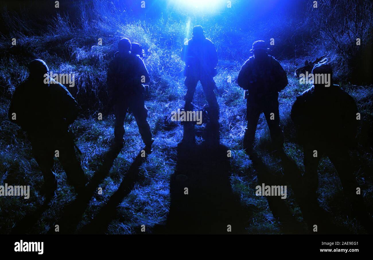 Army soldiers crew patrolling territory at night Stock Photo - Alamy