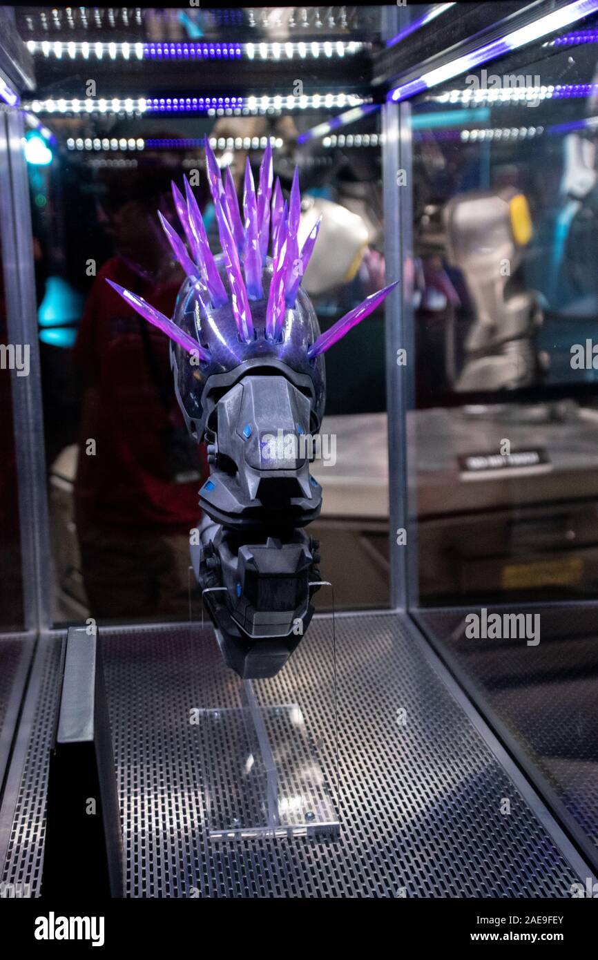 Halo display hi-res stock photography and images - Alamy