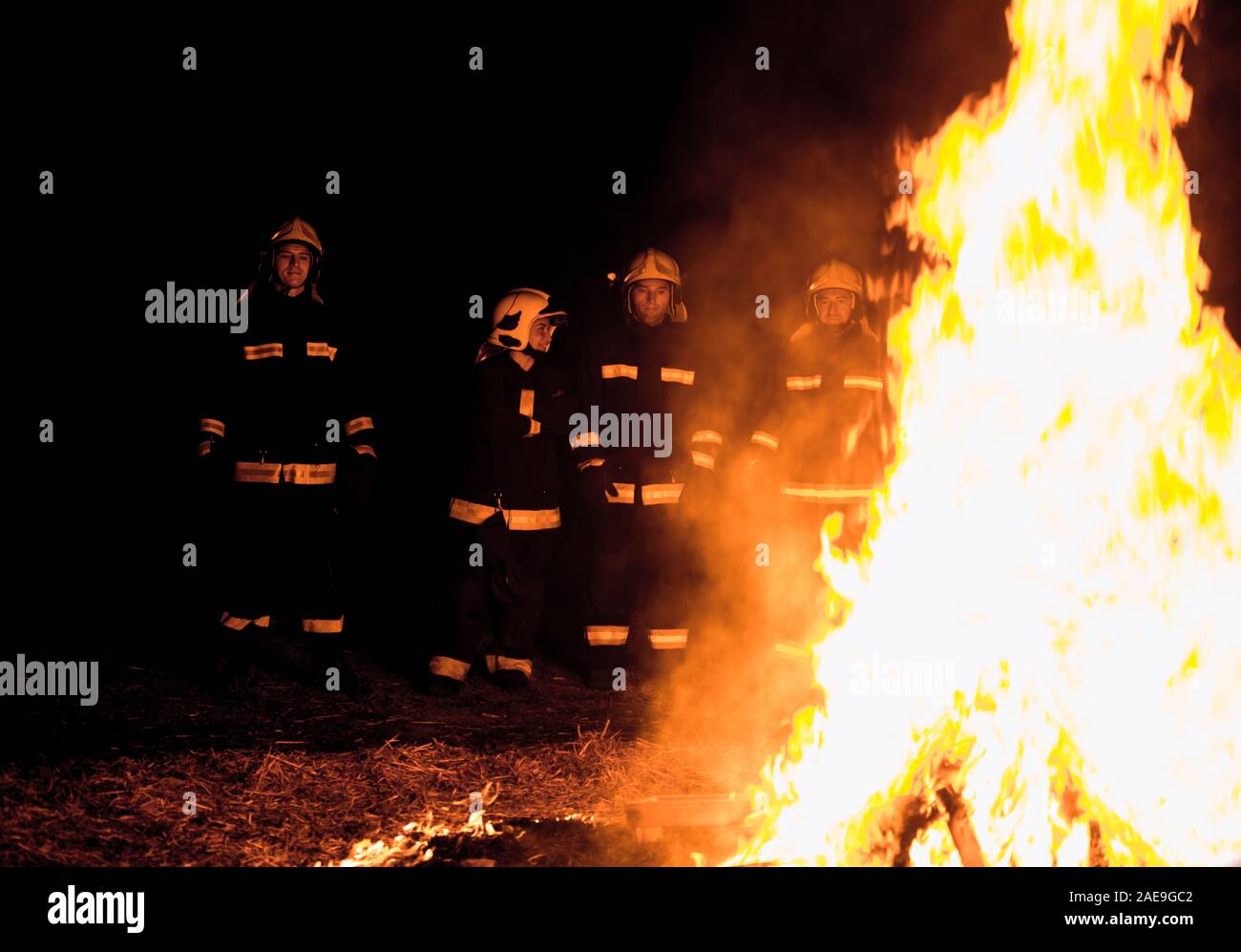 Firemen preparing a plan for extinguishing flames Stock Photo - Alamy