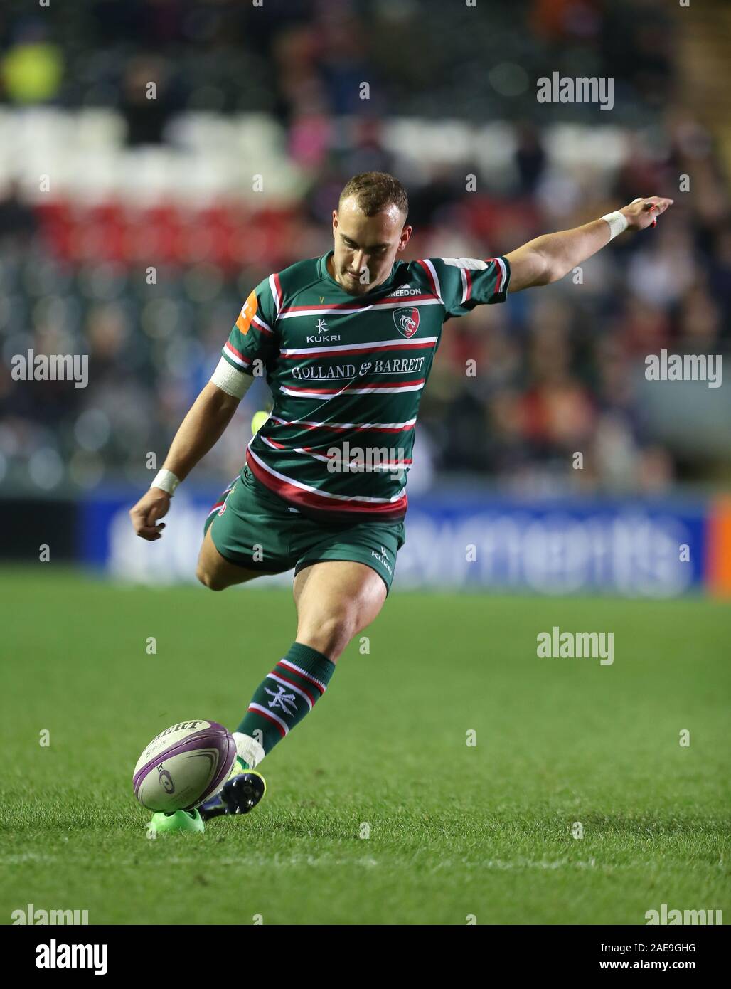 Rugby Kick Conversion High Resolution Stock Photography and Images - Alamy