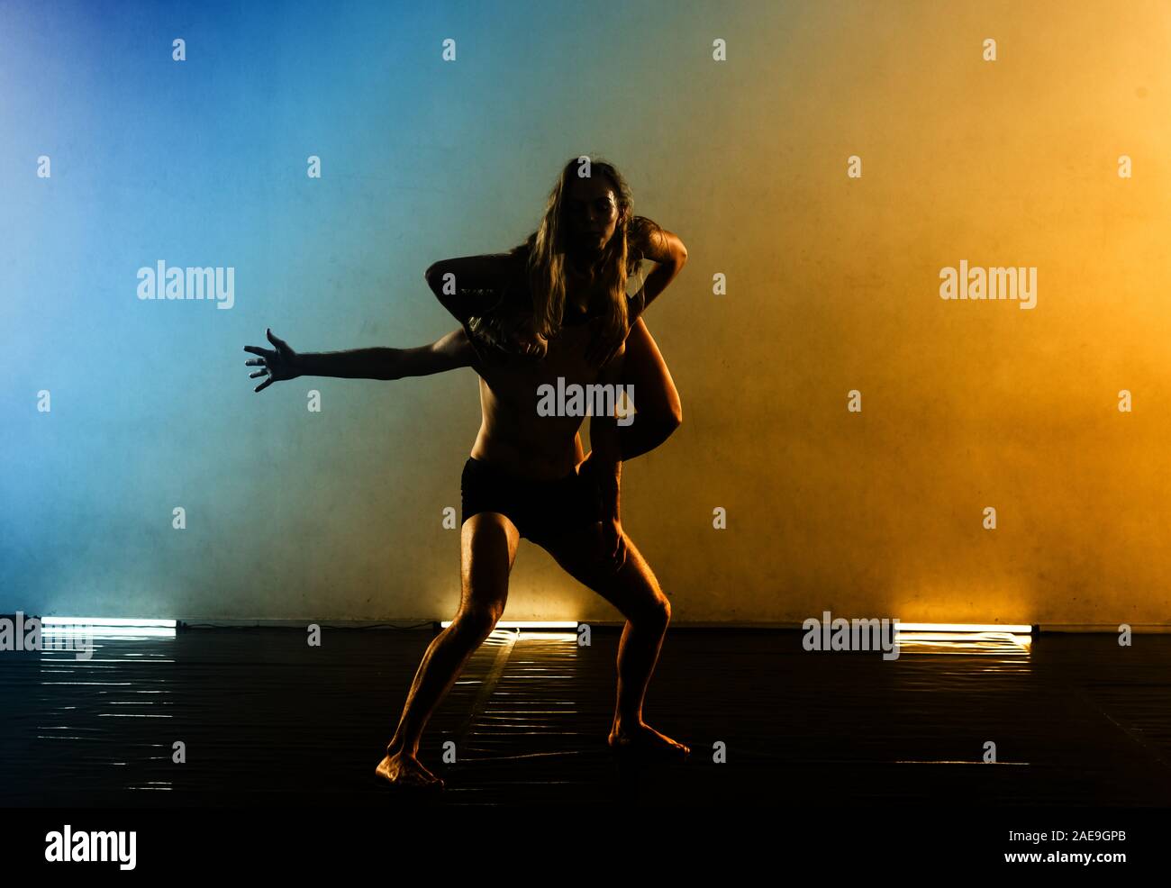 Contemporary dancing performers in dance practice class Stock Photo - Alamy