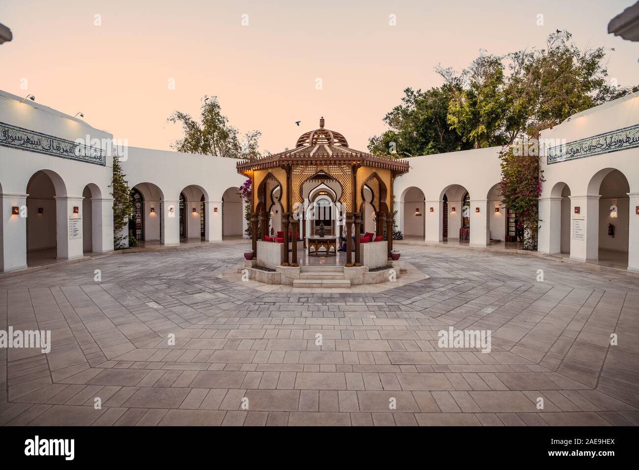 Islamic feature architecture hi-res stock photography and images - Alamy