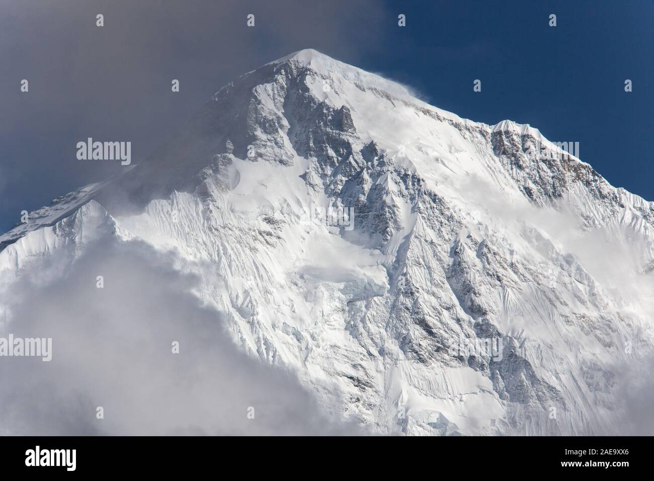 Nepal hiking path through mountain around Everest Stock Photo - Alamy