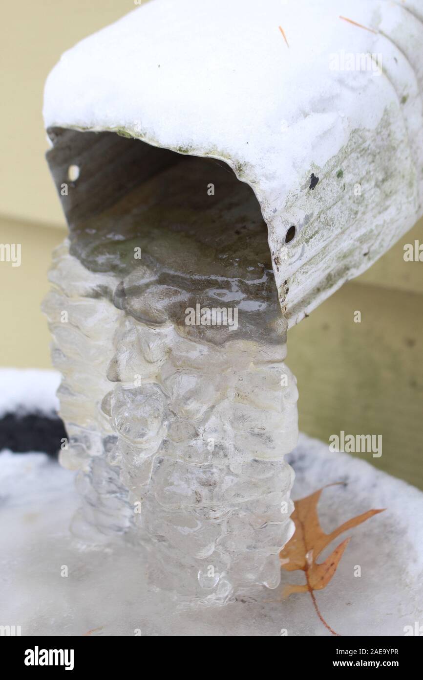 Ice filled drain hi-res stock photography and images - Alamy