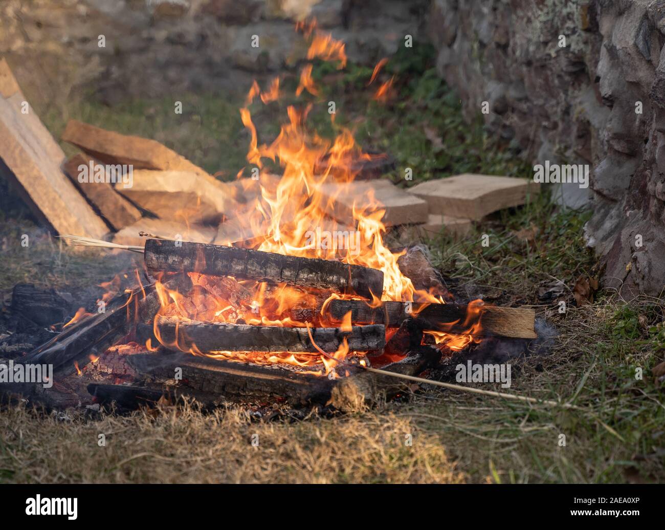 Campfire burning, ready to roast marshmallows Stock Photo - Alamy