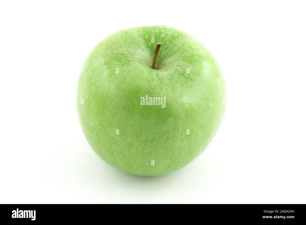 one green apple on white background Stock Photo - Alamy