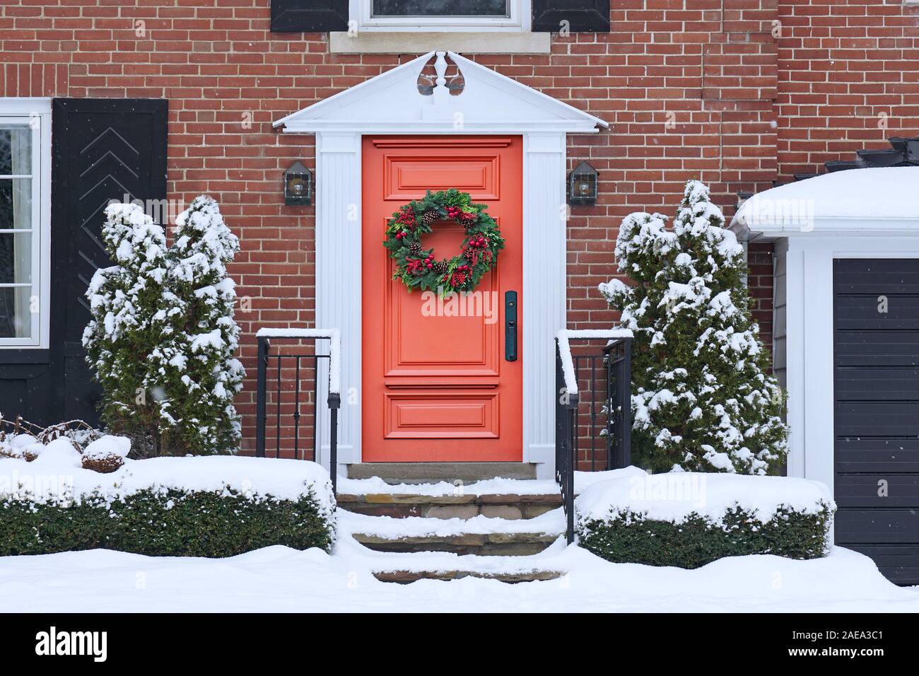 Front door home hi-res stock photography and images - Alamy