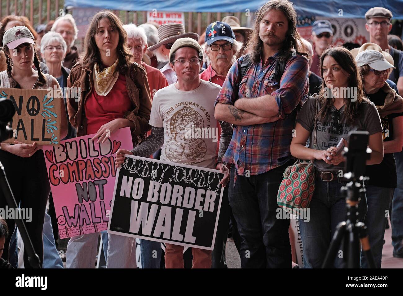 Native protest border wall hi-res stock photography and images - Alamy
