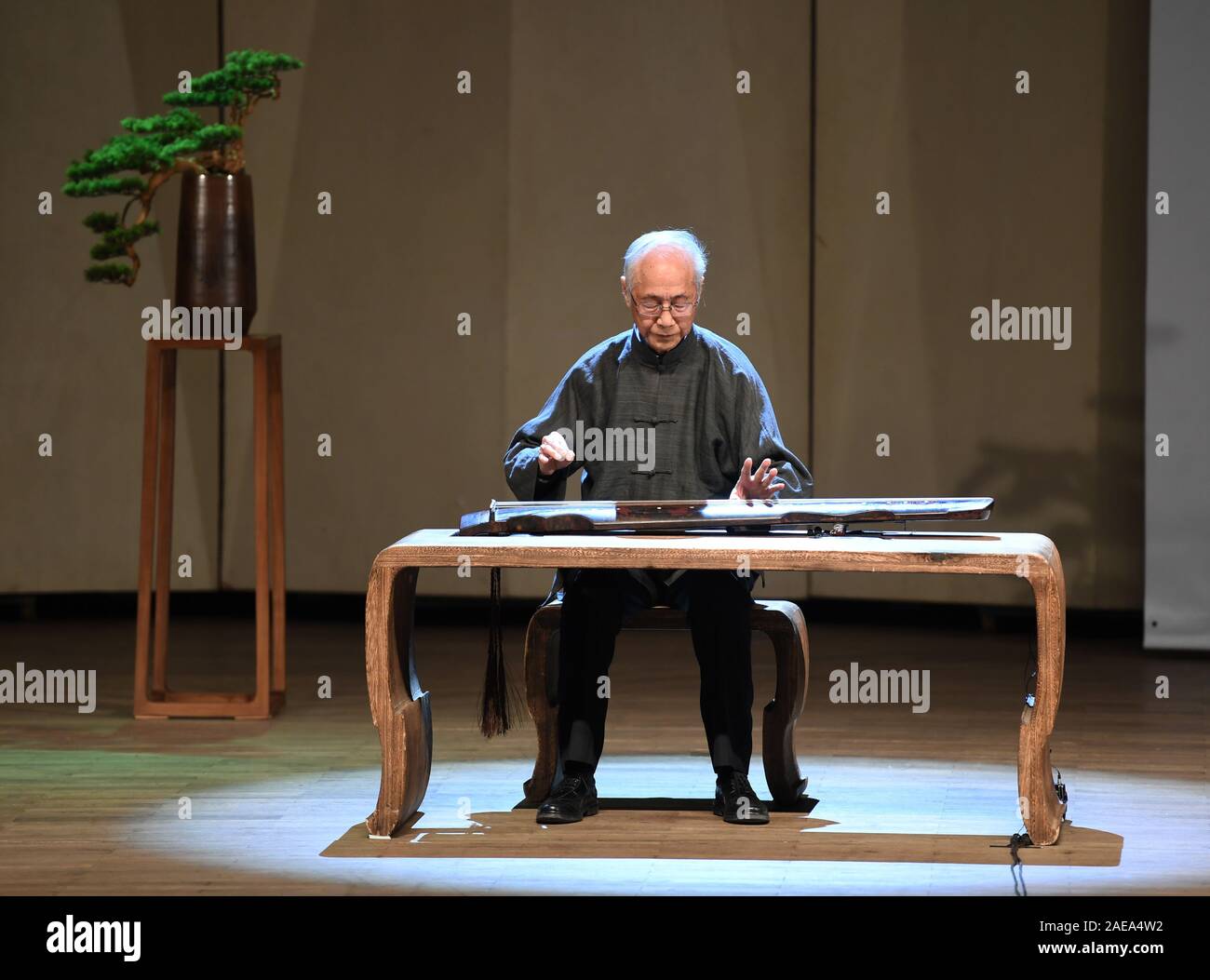 Wu zhao hi-res stock photography and images - Alamy