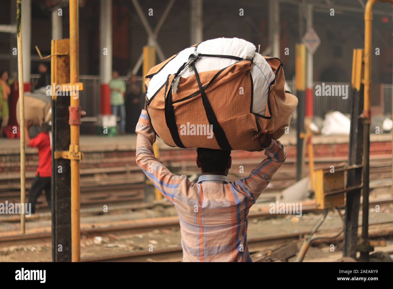 Indian man porter carrying hi-res stock photography and images - Alamy