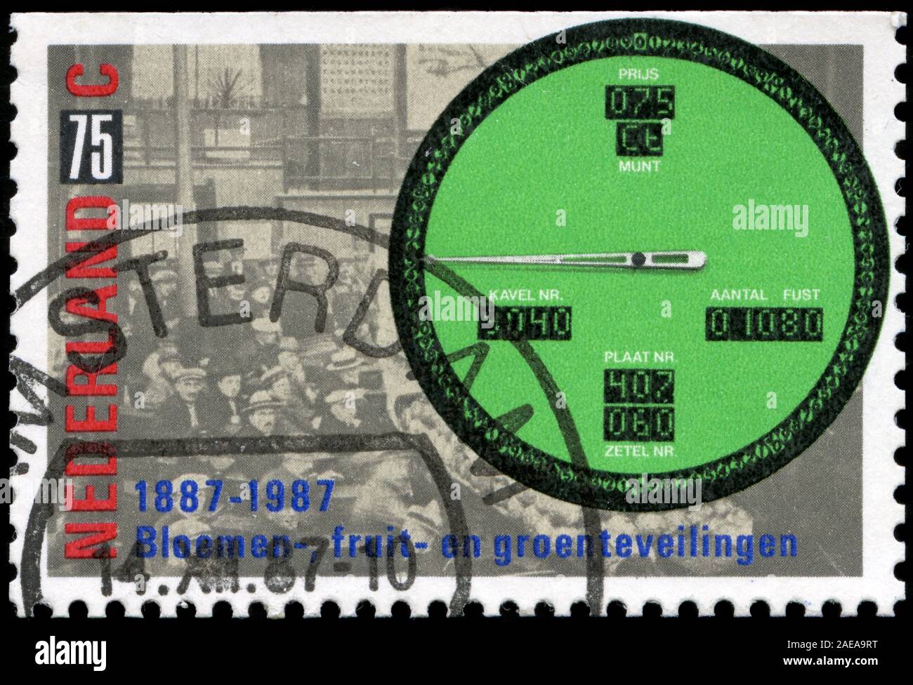 Modern auction clock hi-res stock photography and images - Alamy