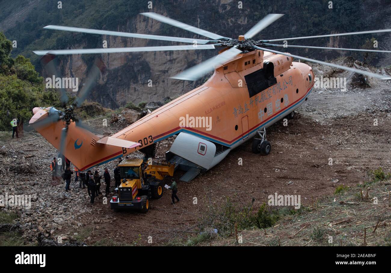 (191208) -- BUTUO, Dec. 8, 2019 (Xinhua) -- Mi-26 heavy transport ...