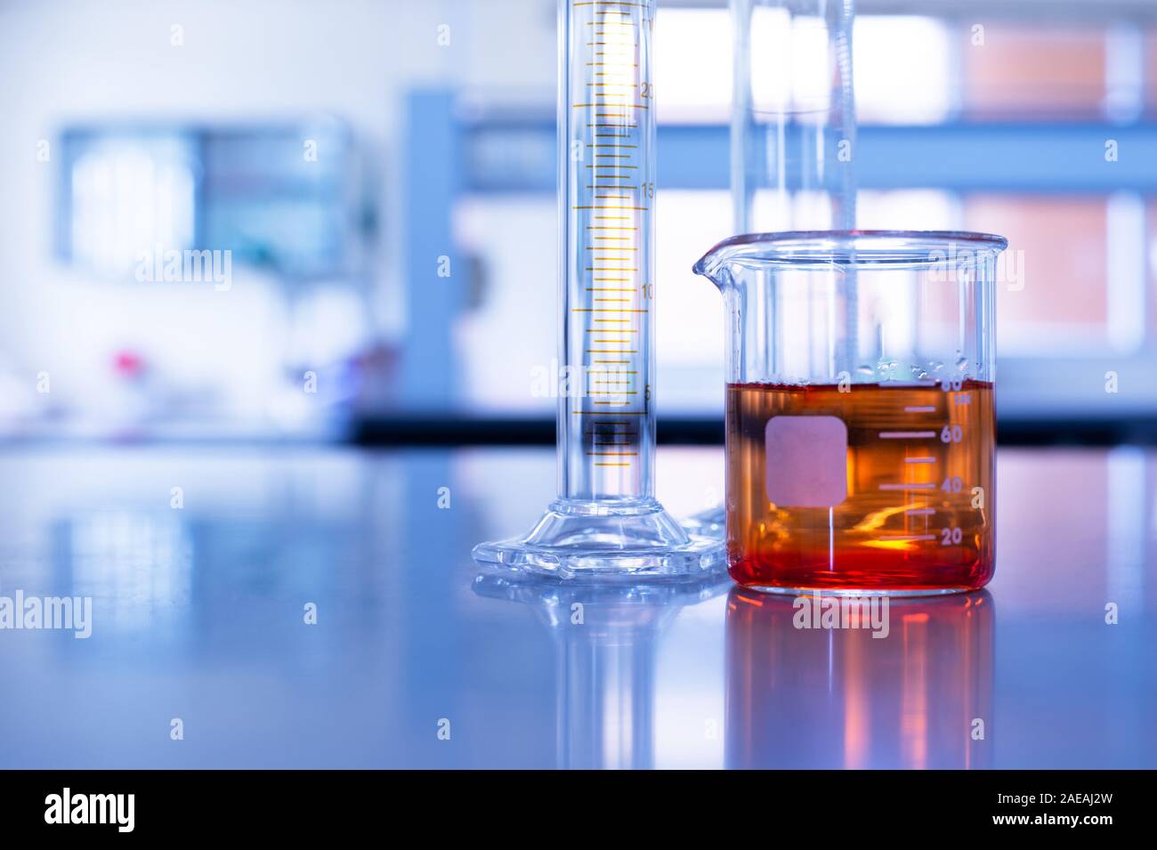 Cylinder beaker hi-res stock photography and images - Alamy