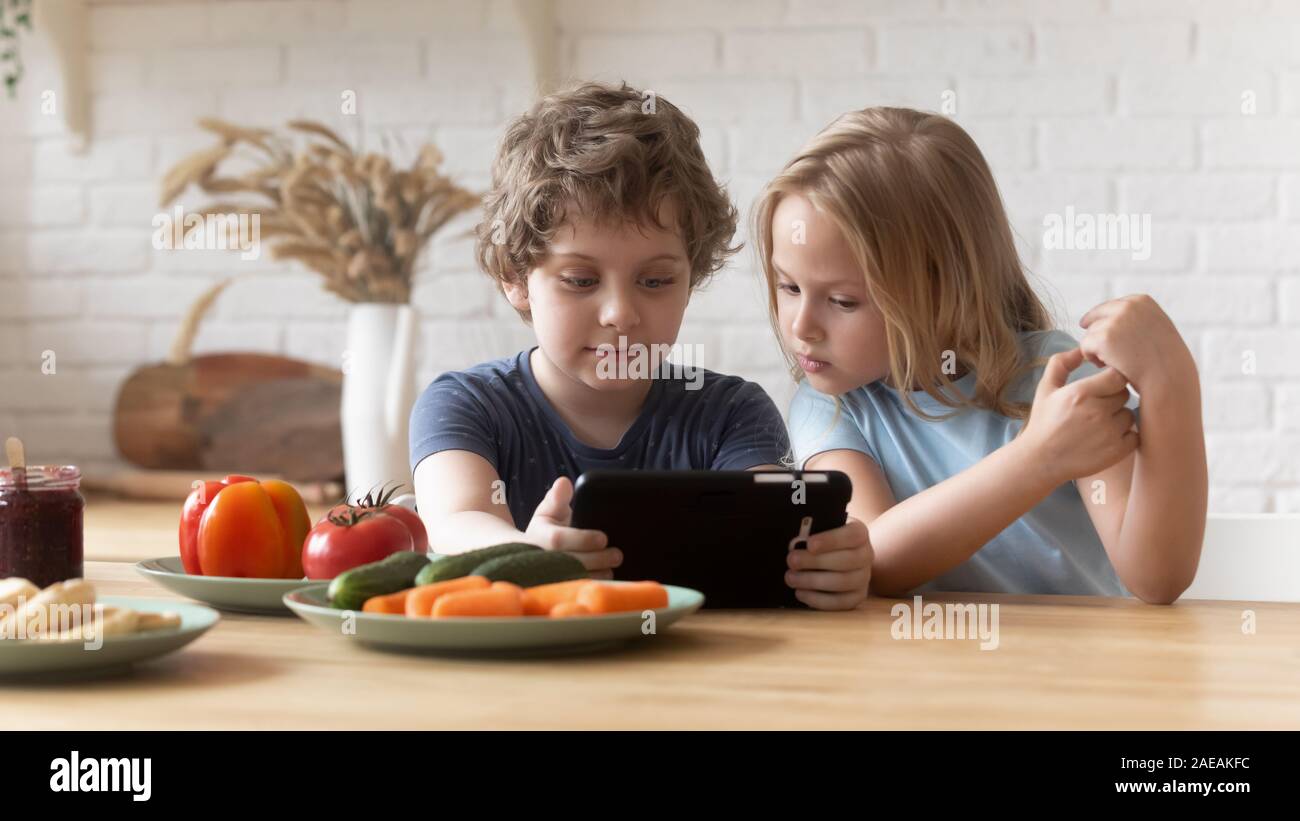 Children computer tablet hi-res stock photography and images - Alamy