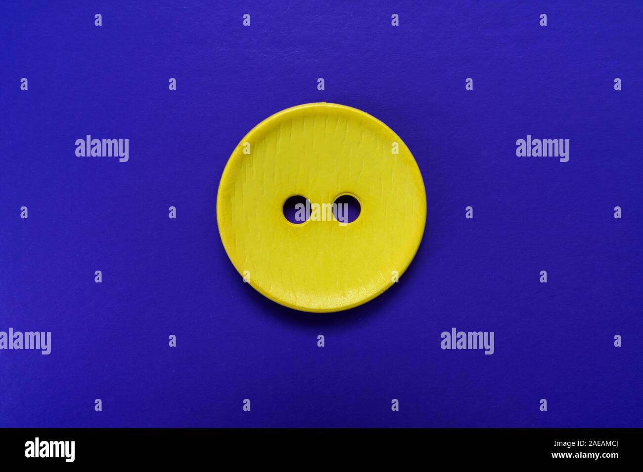 Big red button hi-res stock photography and images - Alamy