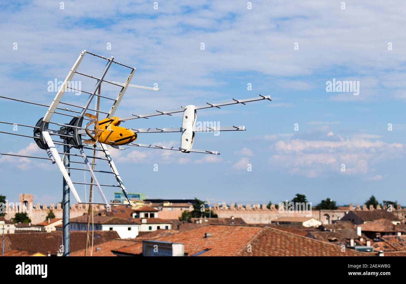 Rooftop telecommunication equipment hi-res stock photography and images ...