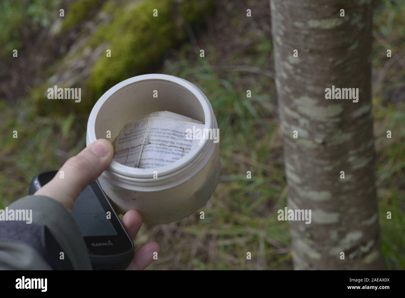 Geocache box hi-res stock photography and images - Alamy
