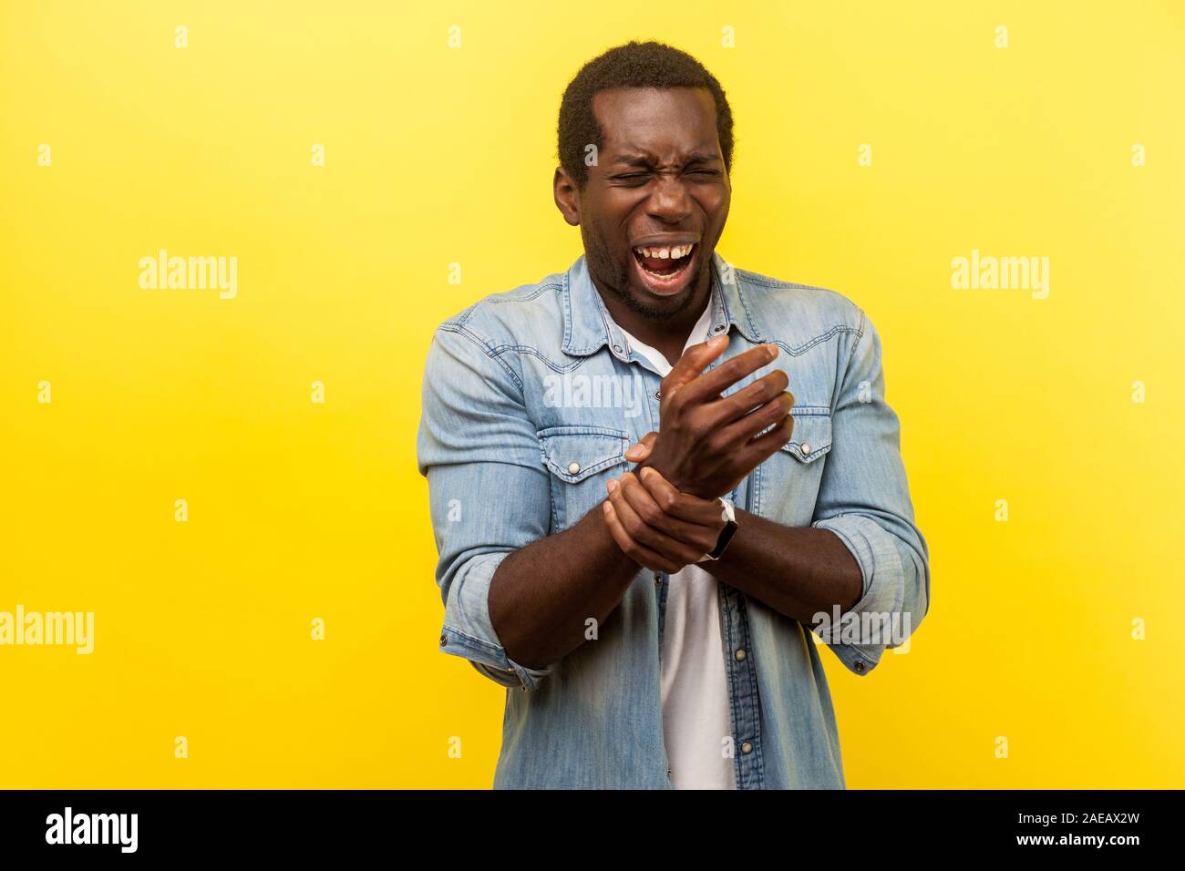 African painful wrist hi-res stock photography and images - Alamy