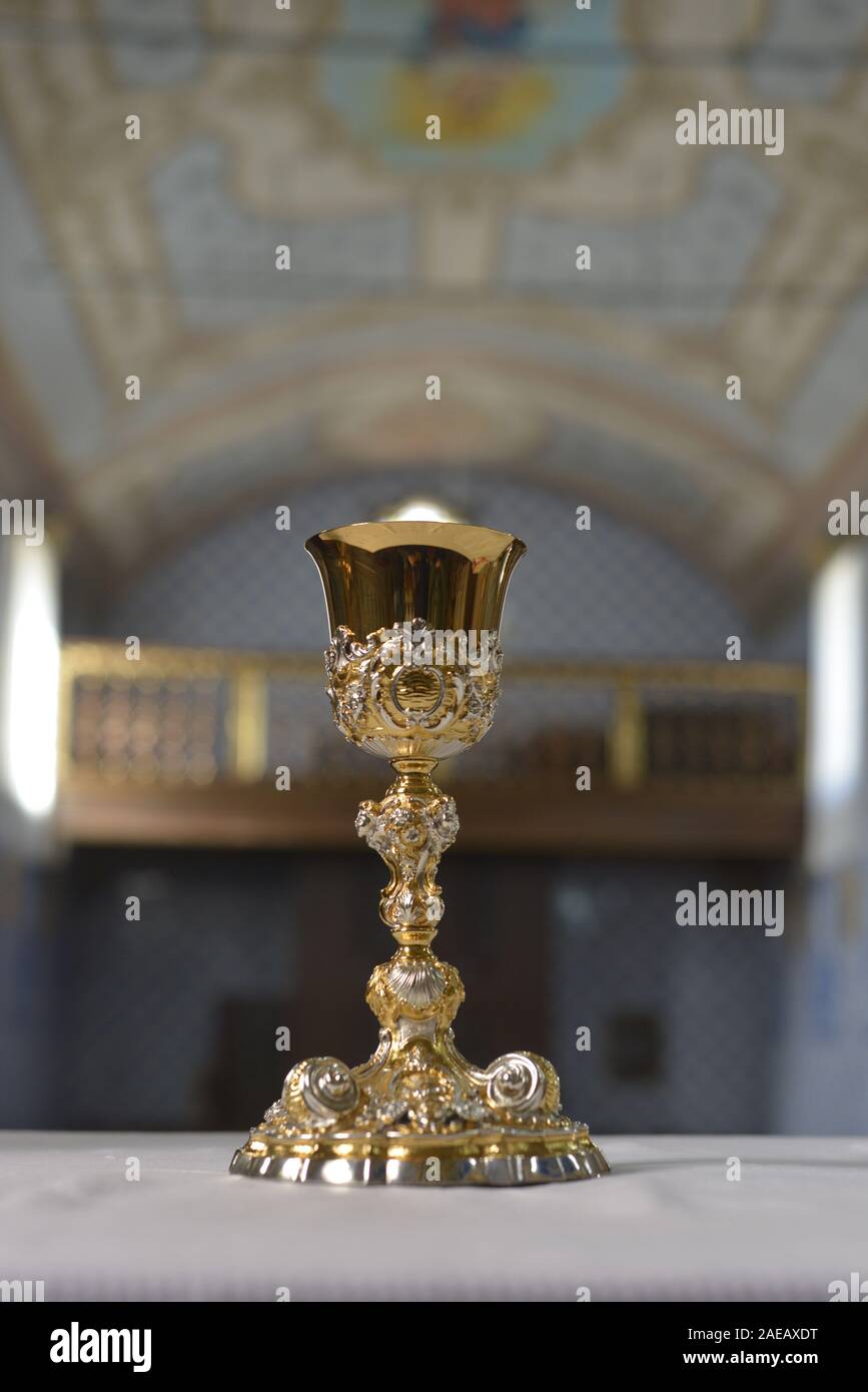 Communion chalice hi-res stock photography and images - Alamy