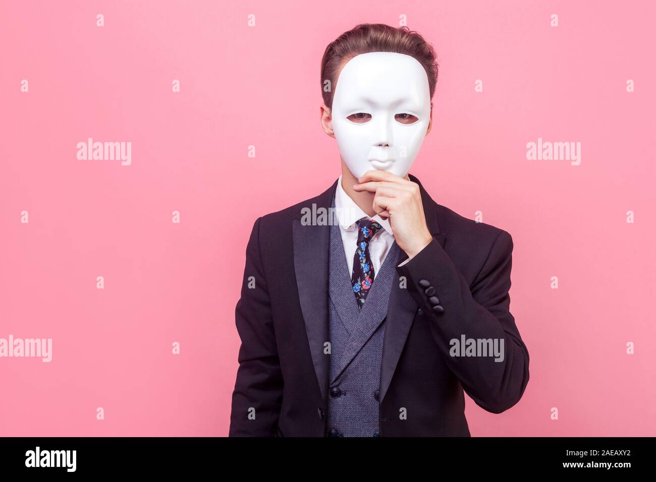 Conceal identity hi-res stock photography and images - Alamy