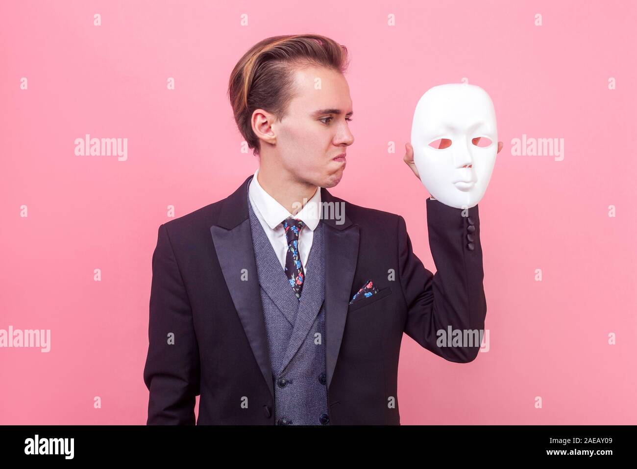 Desperate face hi-res stock photography and images - Alamy