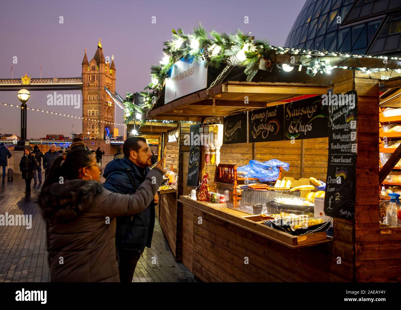 Christmas market tower bridge hi-res stock photography and images - Alamy