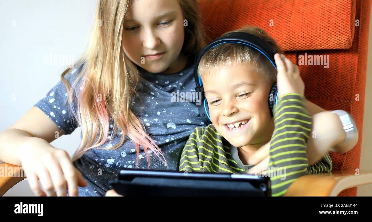 Girl surf hi-res stock photography and images - Alamy