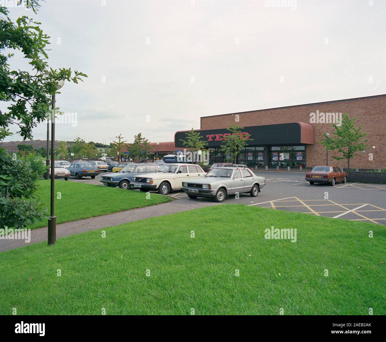 Exterior of a Tesco Supermarket, Nottingham, in 1986. East Midlands, UK ...