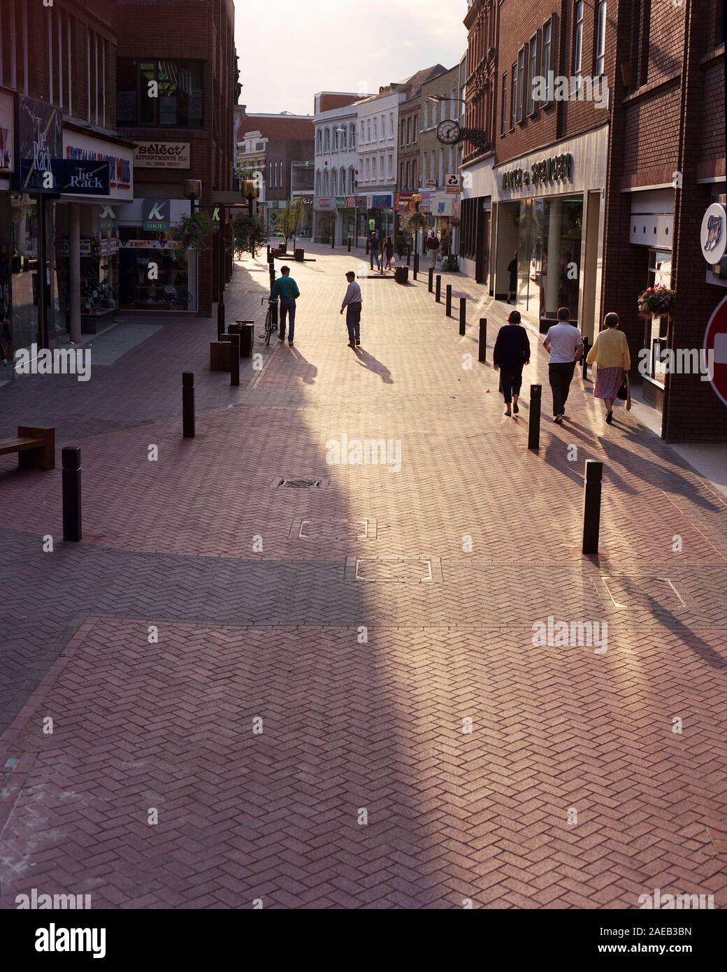 Street scenes of Maidenhead Town Centre, in 1989, Berkshire, SouthEast ...