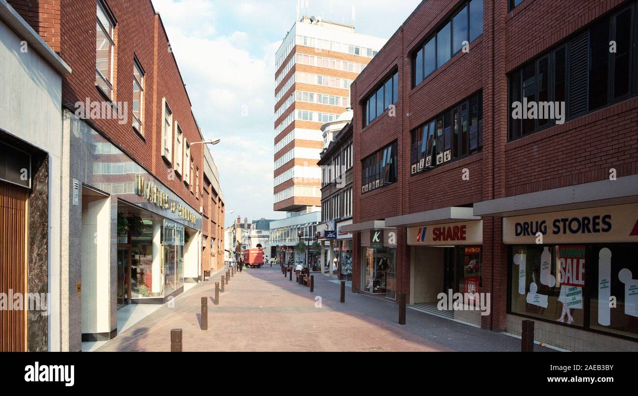 1980s uk shops High Resolution Stock Photography and Images - Alamy
