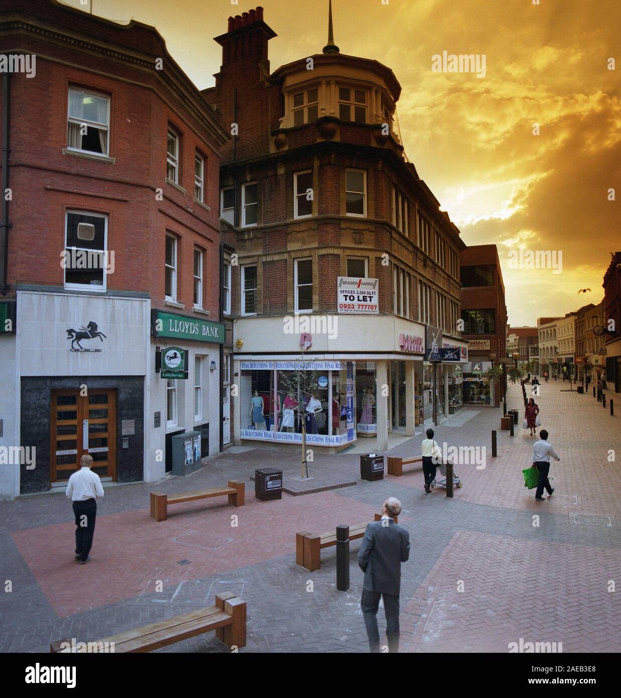 Street scenes of Maidenhead Town Centre, in 1989, Berkshire, SouthEast ...
