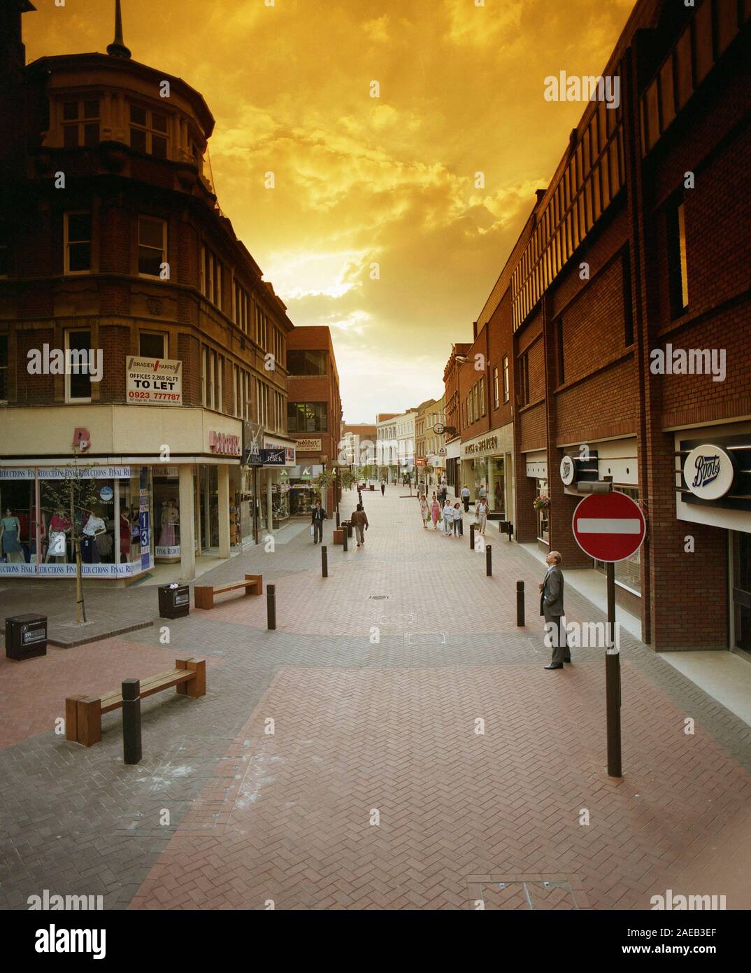 Street scenes of Maidenhead Town Centre, in 1989, Berkshire, SouthEast ...